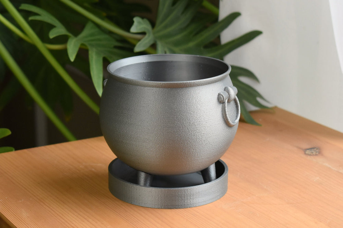 Small Cauldron Planter with Tray, 4-inch Pot, Indoor/Outdoor – GLU3D Prints
